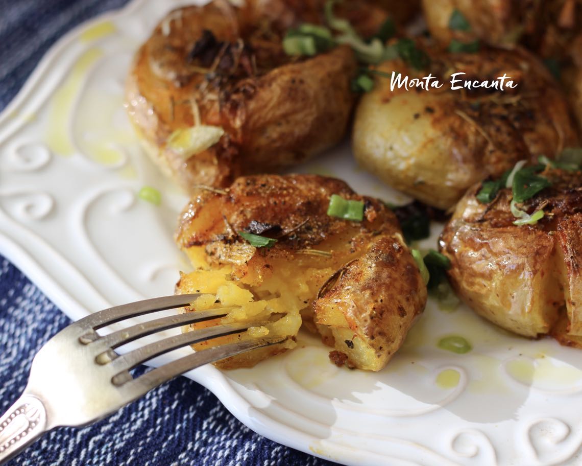 Batatas ao murro original, com páprica na air fryer! - Monta Encanta