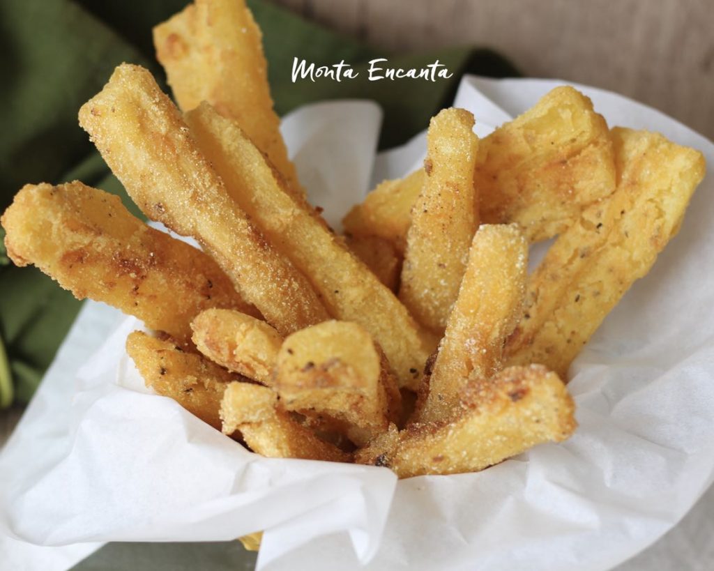 Mandioca frita e empanada no fubá fica mais crocante! - Monta Encanta