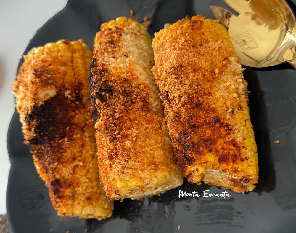 Milho americano assado com queijo na air fryer - Monta Encanta